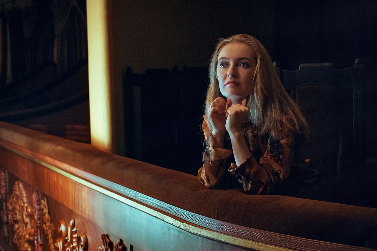 Ako sa obliecť do divadla – outfity pre ženy, mužov a deti - Vmagazin.sk